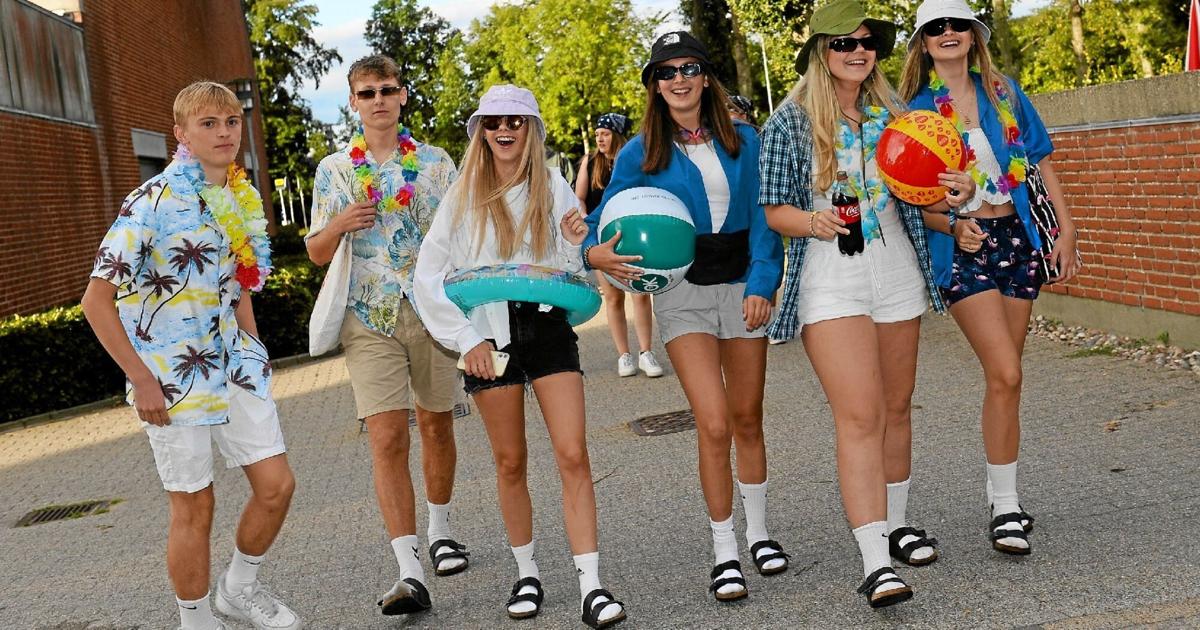 Strålende solskin og festlig udklædning satte turbo på gymnasiets ... Strålende solskin og festlig udklædning satte turbo på gymnasiets ...